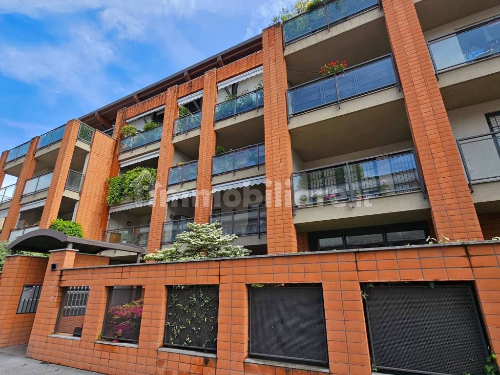 Garage - Box via San Colombano, Milano, Rif. 111280973 - Immobiliare.it