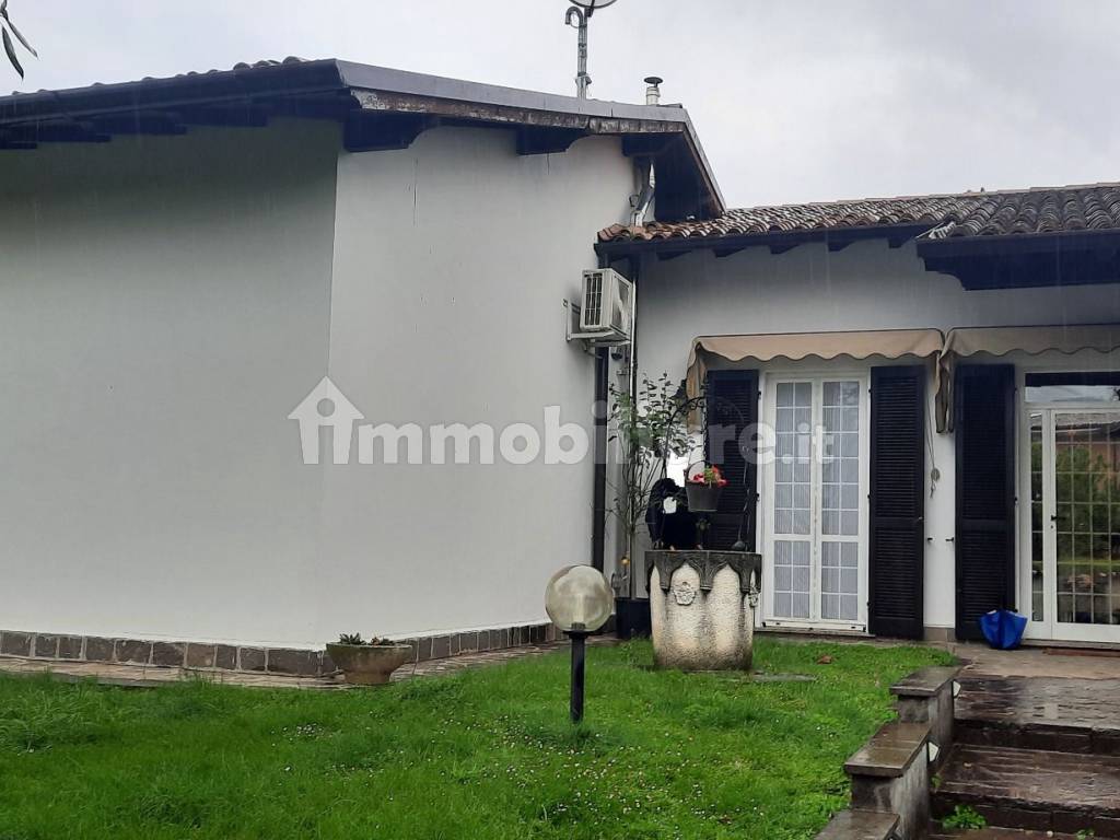 Vendita Villa unifamiliare in via Aldo Moro 21 Ripalta Guerina. Buono ...