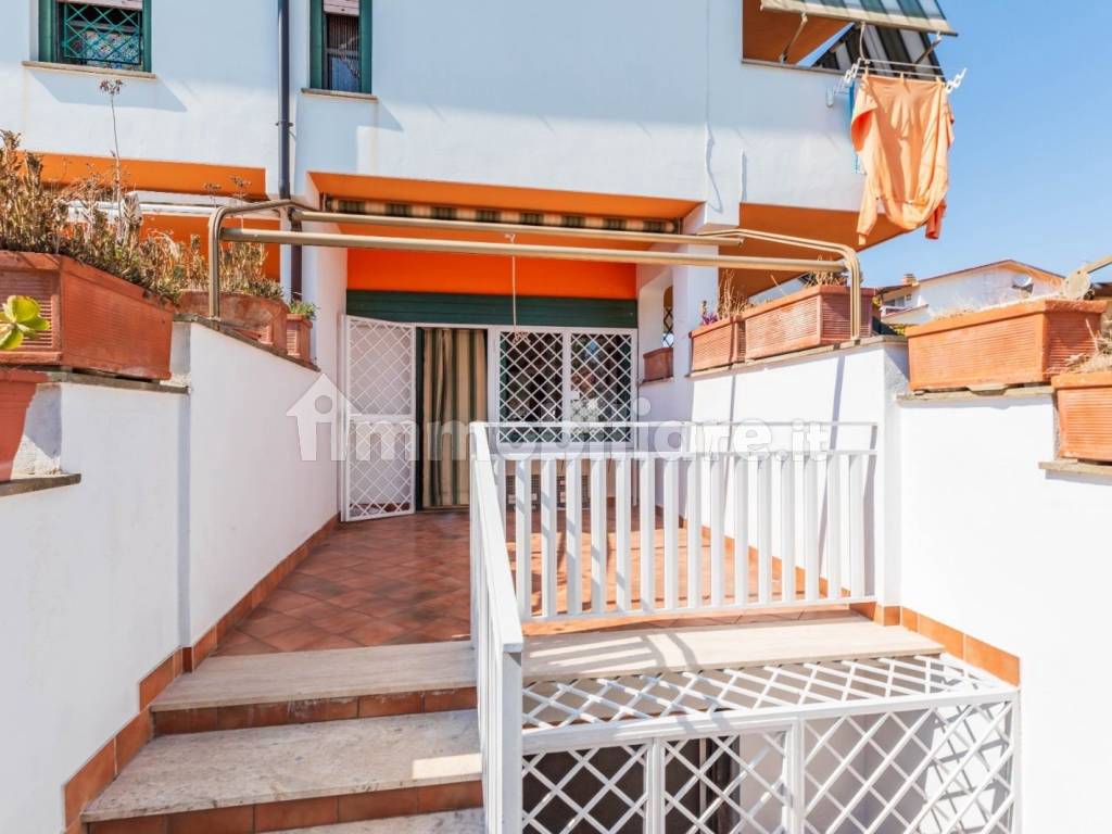 Sale Single family villa Ardea. Good condition, parking space ...