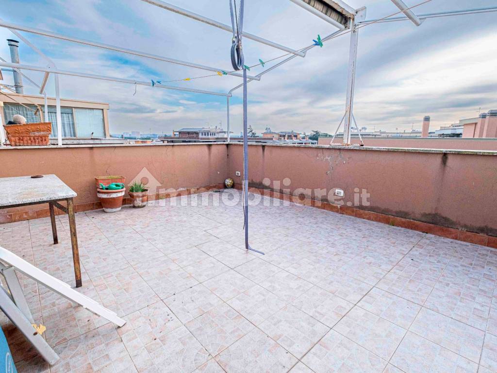 Sale Penthouse in via del Forte Portuense Rome. To be refurbished ...