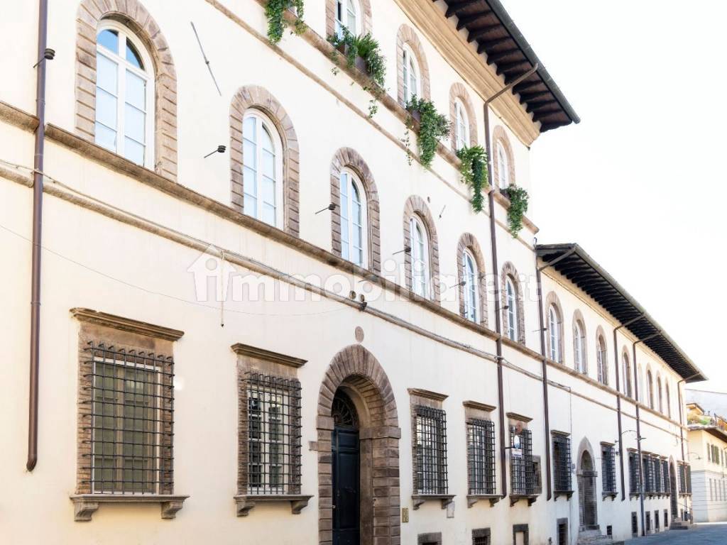 Sale Apartment in via della Rosa. Lucca. To be refurbished, on multiple ...