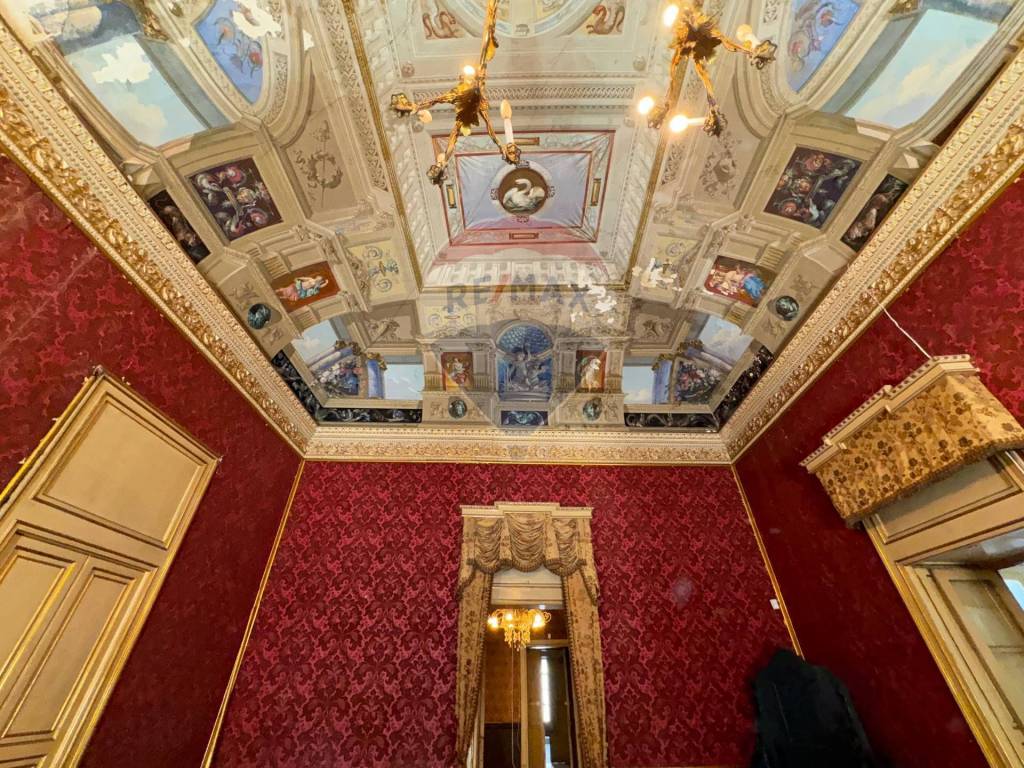 Vendita Appartamento in via Vittorio Emanuele 137. Palermo. Da ristrutturare, secondo piano, con ...