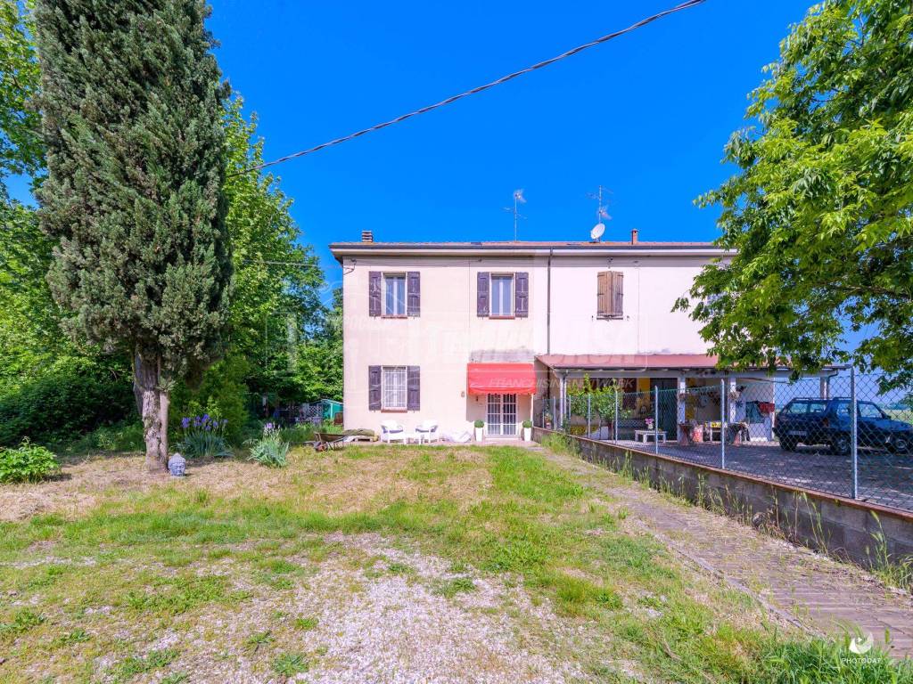 Vendita Villa bifamiliare in Stradello Spada 28 Molinella. Ottimo stato ...