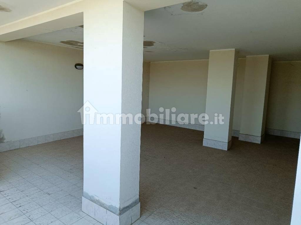 Vendita Open space in via Luigi Crocco 8 Roma. Nuovo, posto auto, con ...