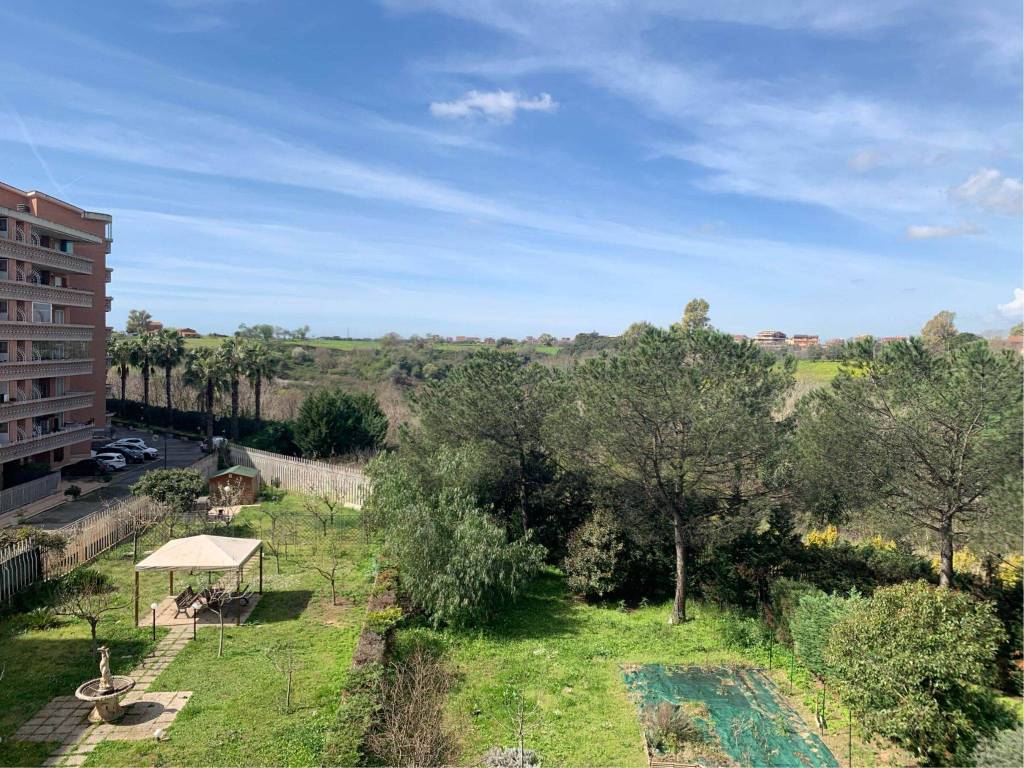 Affitto Appartamento Roma. Trilocale in via Roberto Ago 26. Ottimo ...