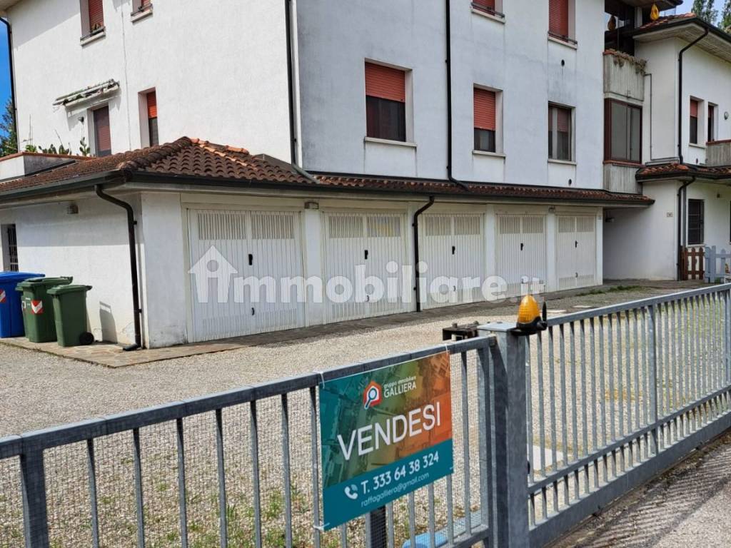 Vendita Appartamento San Felice sul Panaro. Quadrilocale in piazzale ...