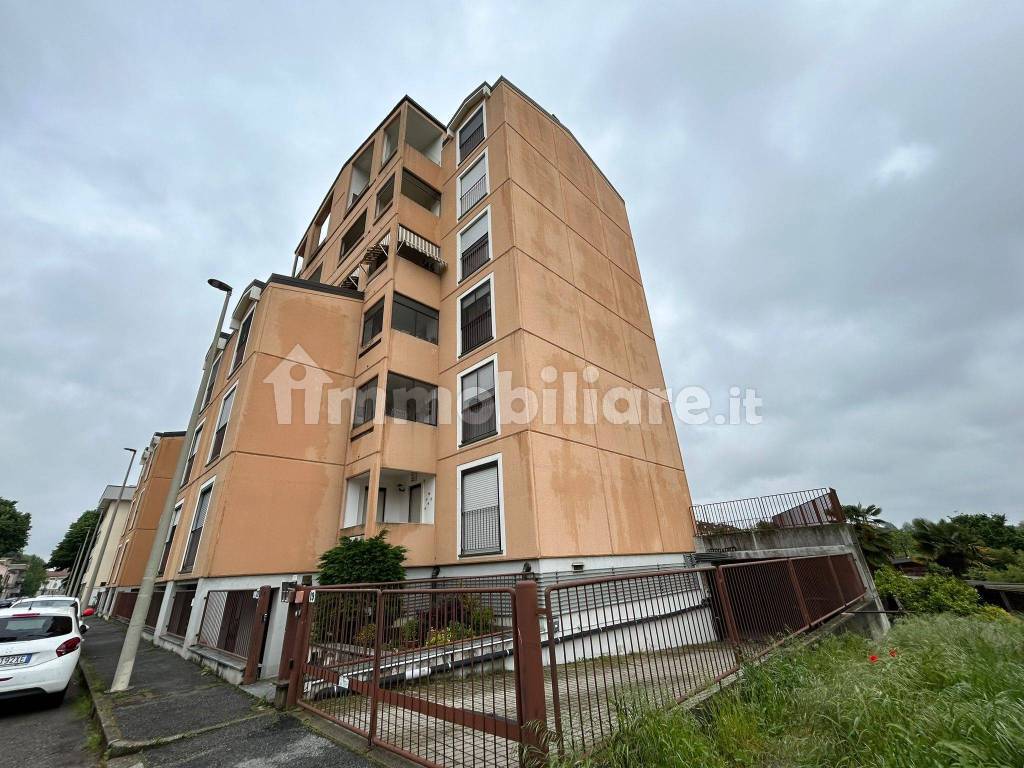 Vendita Appartamento Vercelli. Quadrilocale in via Monsignor Luigi ...