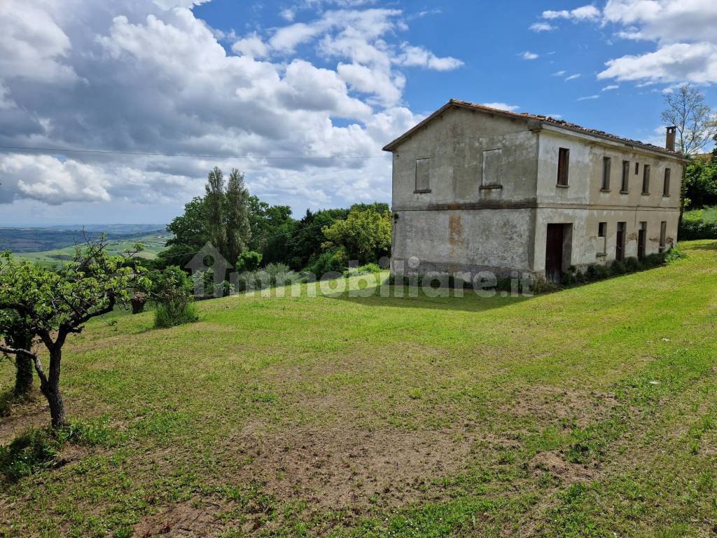 Vendita Casa colonica in via della Pieve 58 Fratte Rosa. Da ...