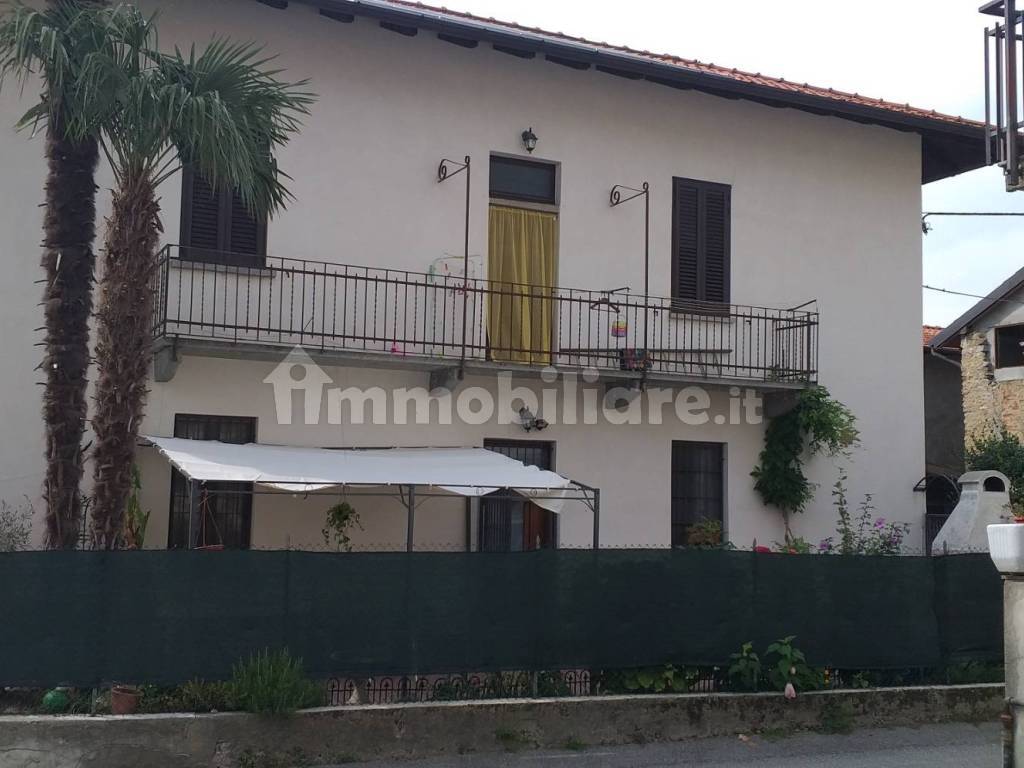 Vendita Villa unifamiliare in vicolo Bioso Vergiate. Buono stato, posto ...