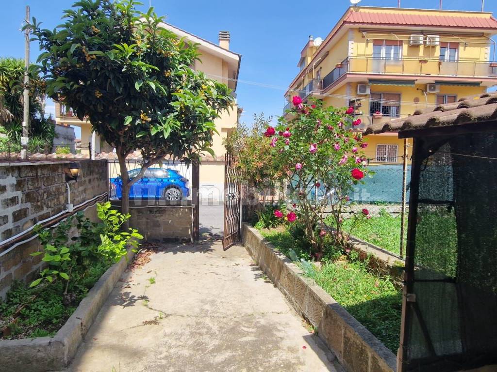 Vendita Appartamento Roma. Bilocale in via di Vallelunga 145. Buono ...