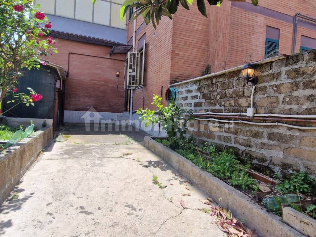 Vendita Appartamento Roma. Bilocale in via di Vallelunga 145. Buono ...