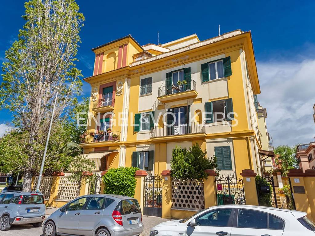 Vendita Appartamento Roma. Trilocale in via Angelo Celli. Buono stato ...