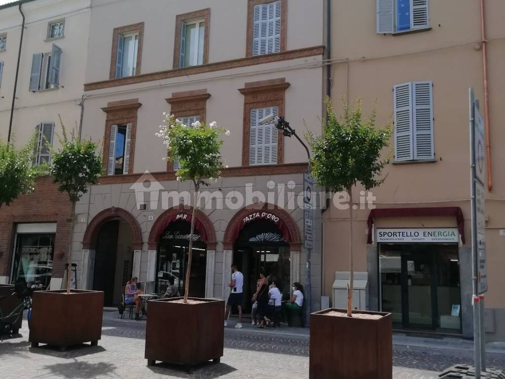 Palazzo - Edificio piazza del Borgo 3, Piacenza, Rif. 111593651 ...