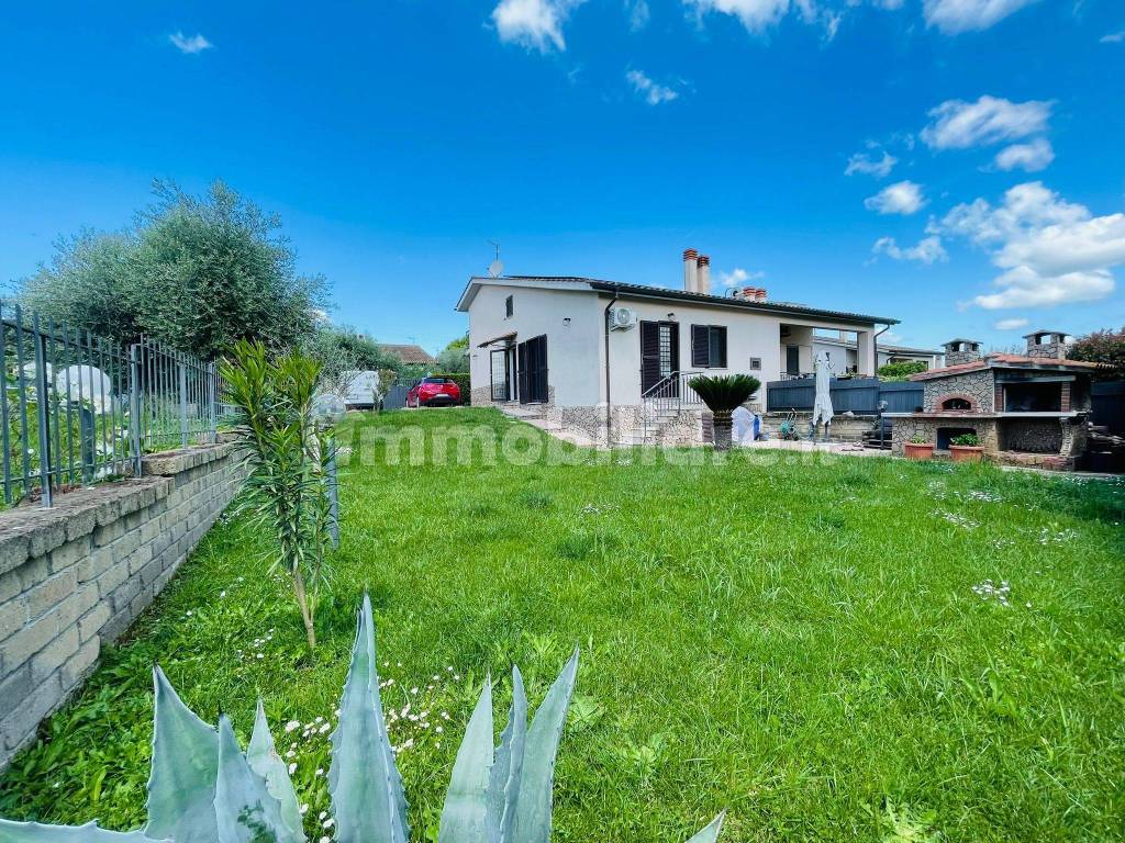 Sale Two-family villa in via Scoranello Capena. Excellent condition ...