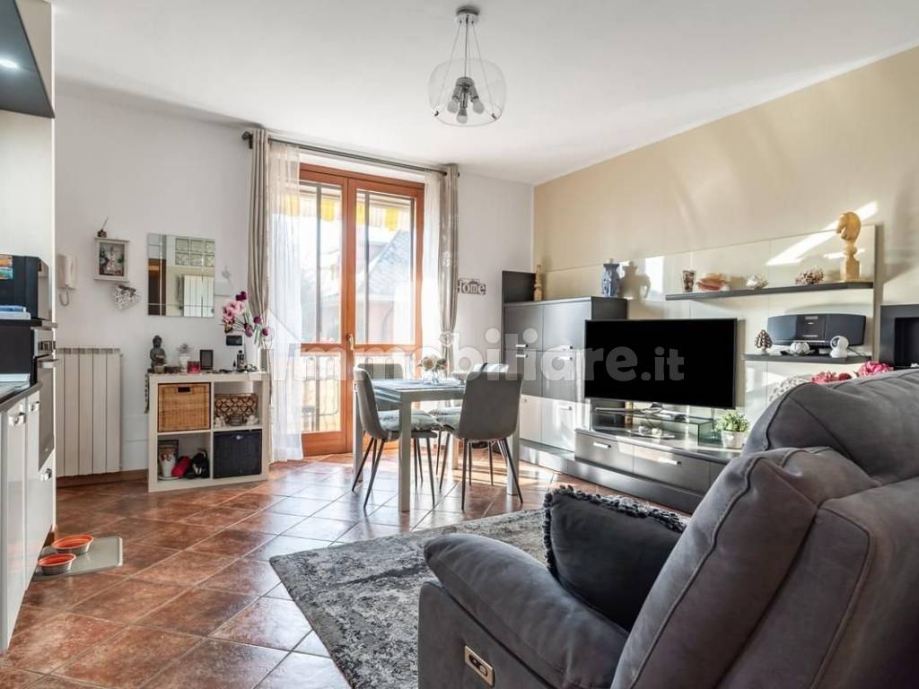 Affitto Appartamento Bregnano. Trilocale in via Nazario Sauro 23. Buono ...