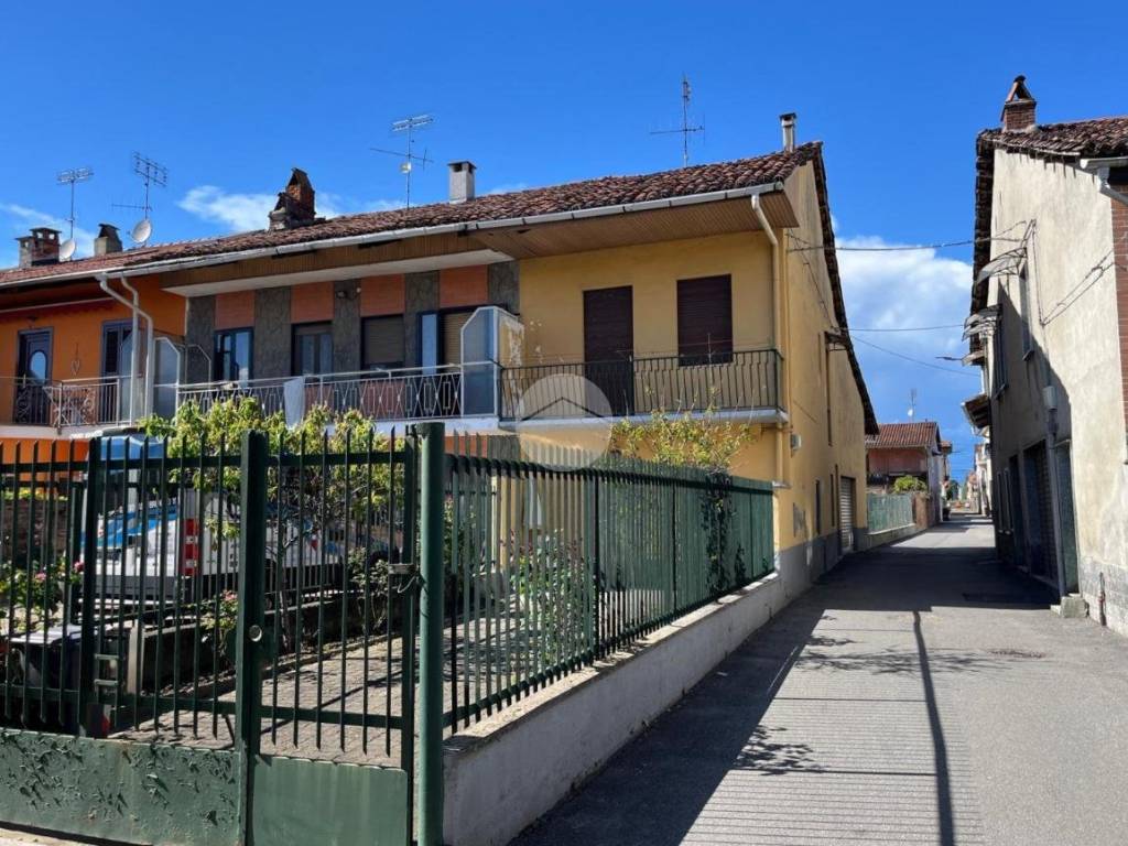 Vendita Villa a schiera in via San Rocco 23 Chivasso. Da ristrutturare ...