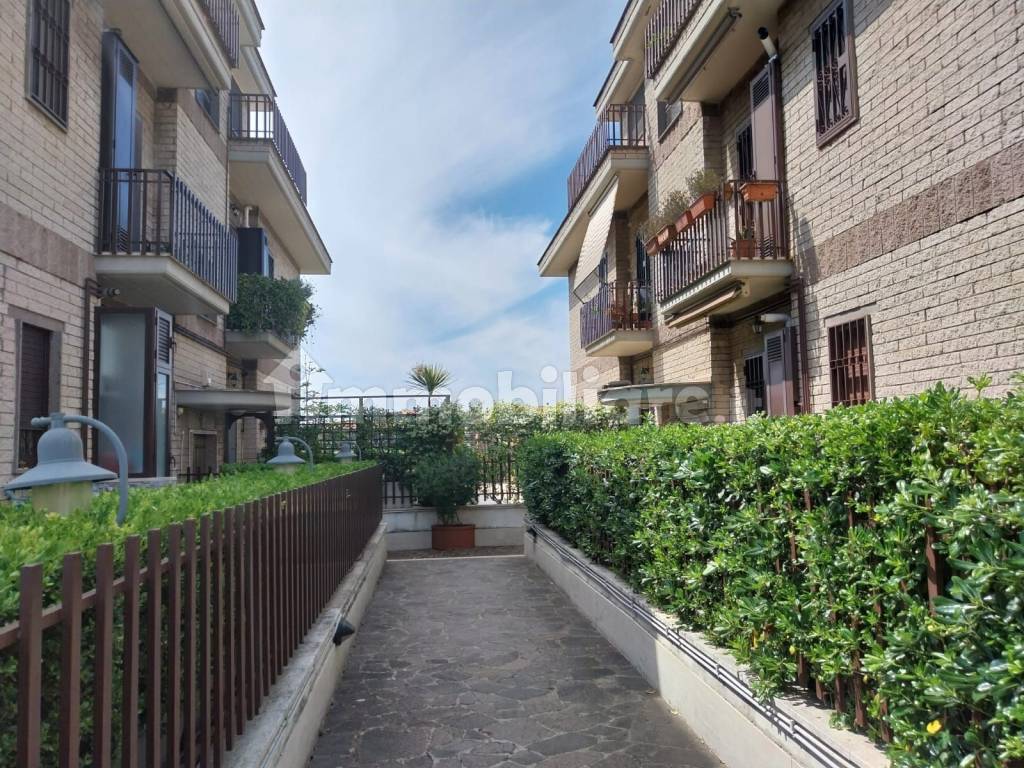 Rent Apartment Rome. 3-room flat in via di Vallelunga 160. Excellent ...