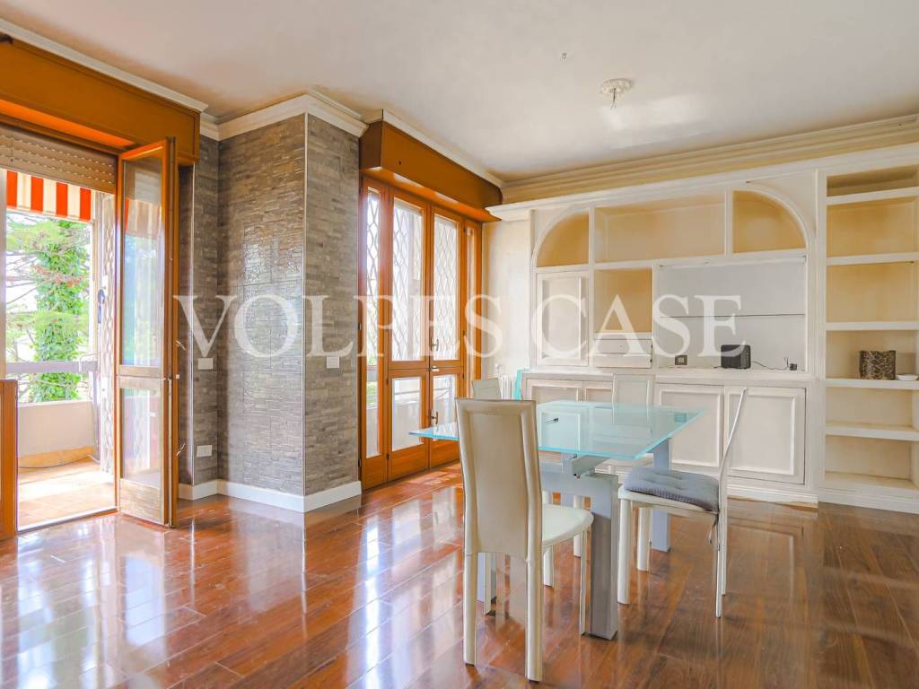 Vendita Appartamento Roma. Quadrilocale in via Fiume Giallo. Buono ...