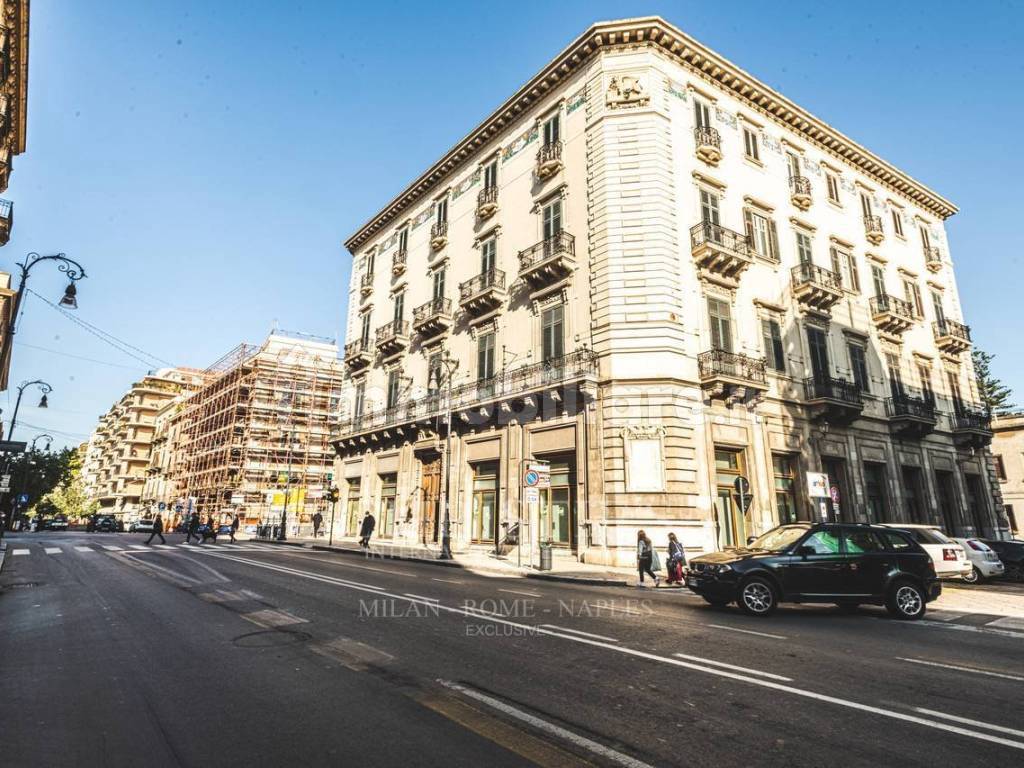 Palazzo - Edificio via Roma, Palermo, Rif. 111774237 - Immobiliare.it