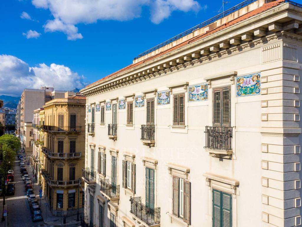 Palazzo - Edificio via Roma, Palermo, Rif. 111774237 - Immobiliare.it
