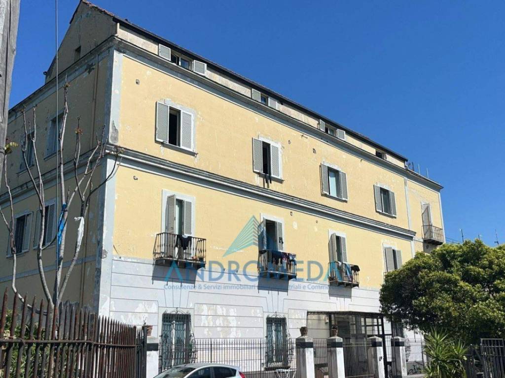 Palazzo - Edificio via Santa Maria ai Monti, Napoli, Rif. 111803943 ...