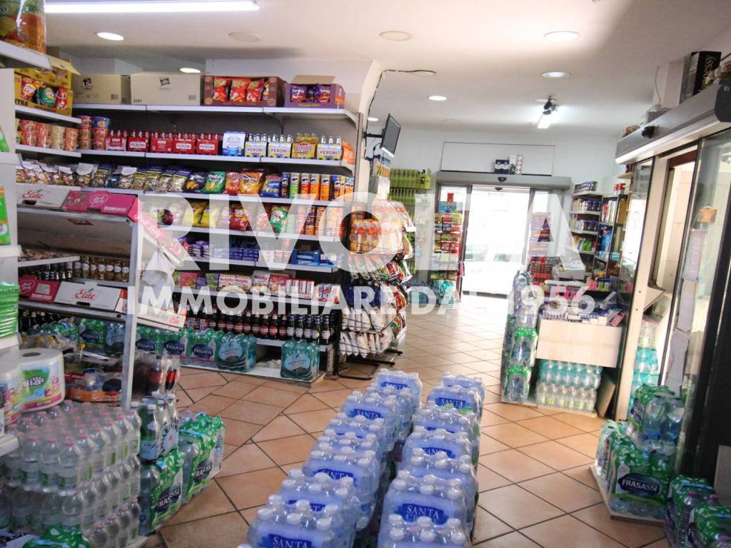Locale commerciale via Gaeta, Roma, Rif. 111808563 - Immobiliare.it