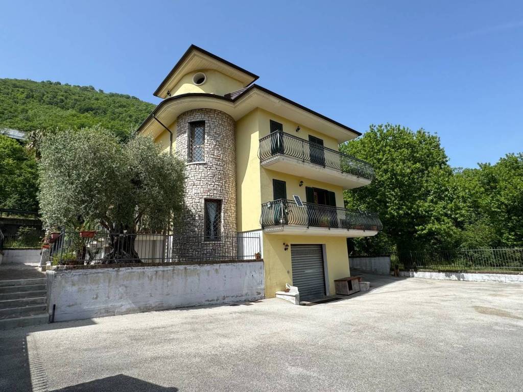Vendita Villa plurifamiliare in via Taverna Campanile 16b Monteforte ...