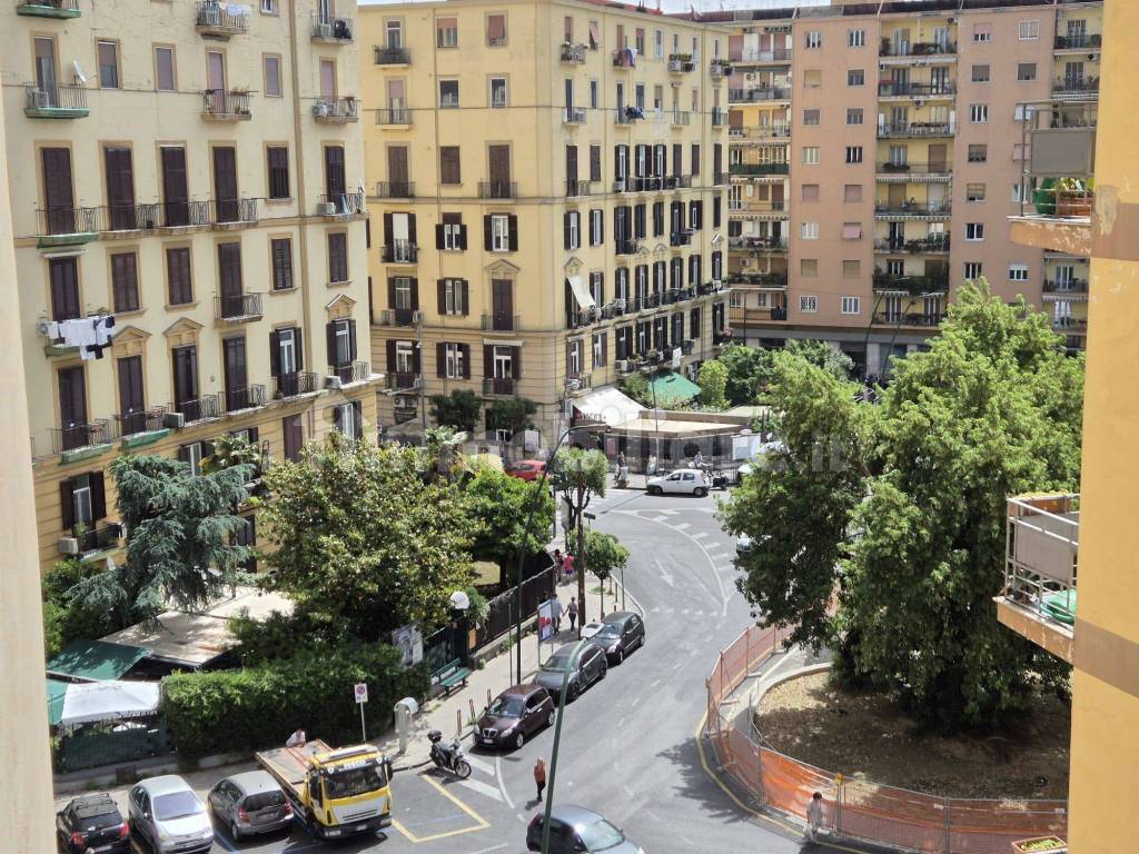 Vendita Appartamento in piazza degli Artisti. Napoli. Buono stato ...