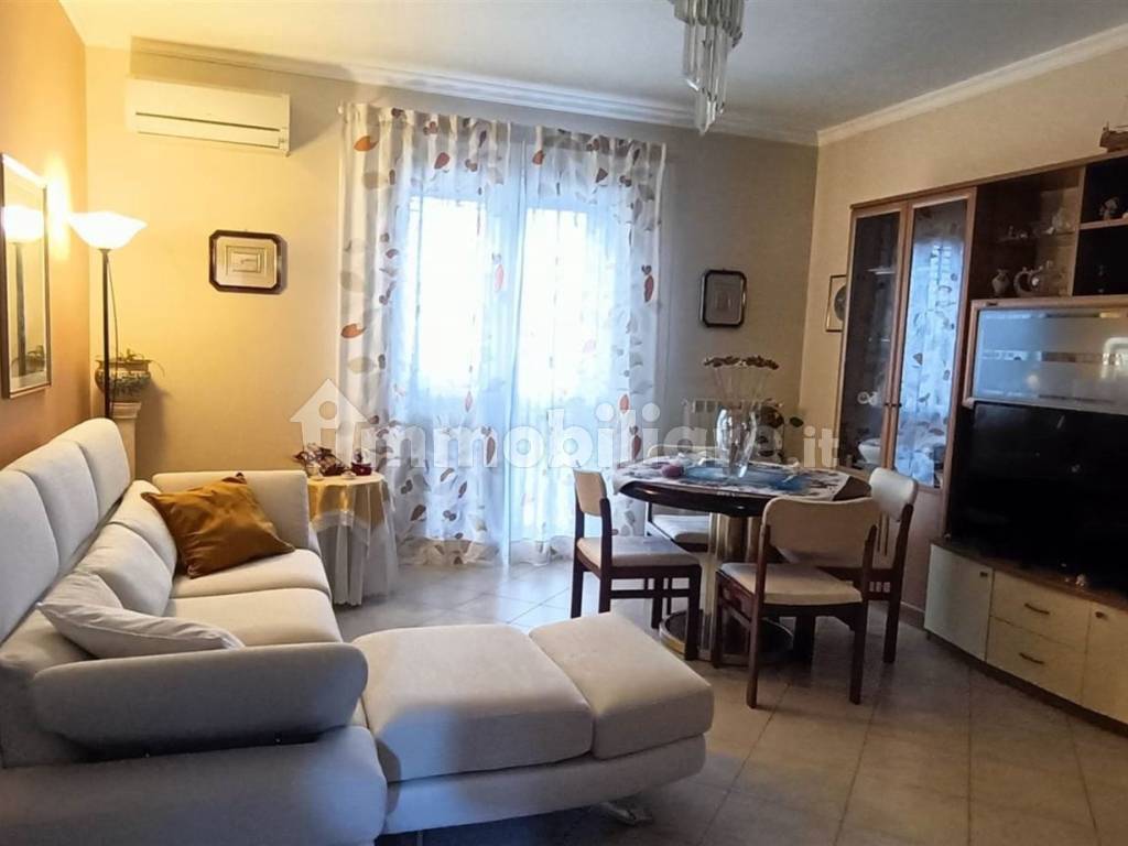 Sale Apartment San Pietro Clarenza. 4-room flat in piazza delle Grazie ...