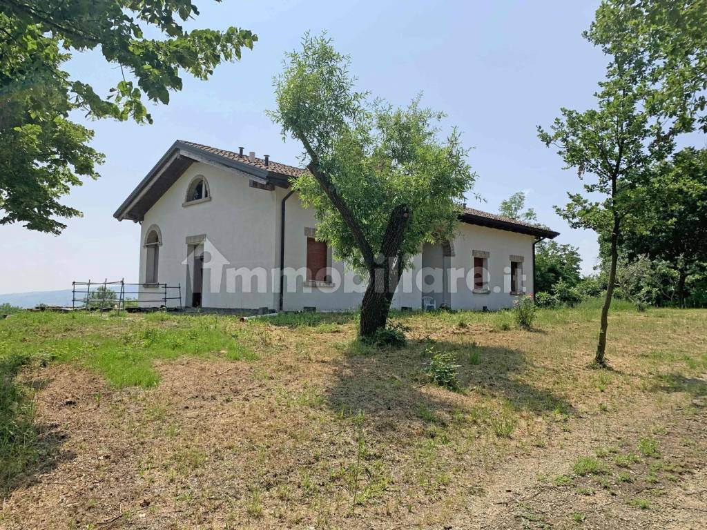 Vendita Villa unifamiliare in via Oliveto Albinea. Nuova, posto auto ...