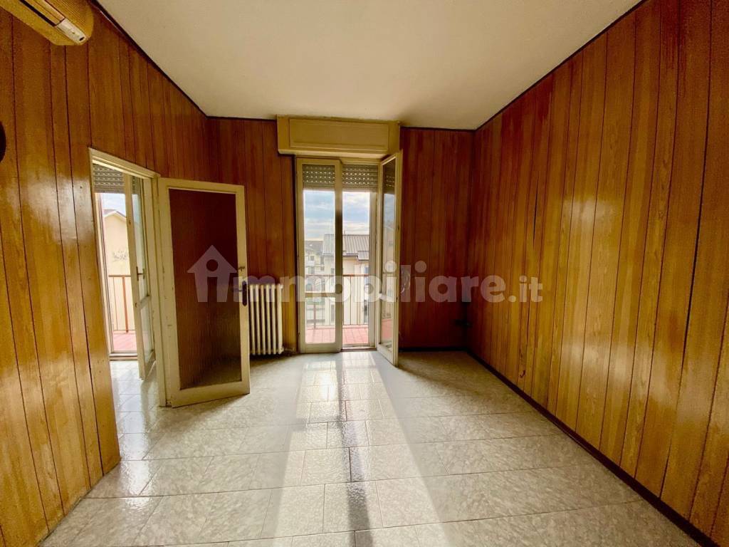 Vendita Appartamento Cameri. Trilocale, Da ristrutturare, quarto piano ...