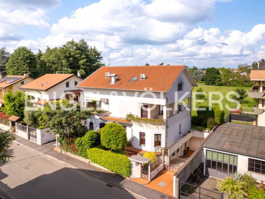 Sale Two-family villa in via Bottini 36 Legnano. Excellent condition ...