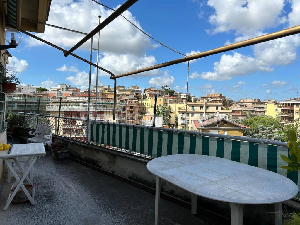 Vendita Attico in via Rosa Venerini Roma. Da ristrutturare, posto auto ...