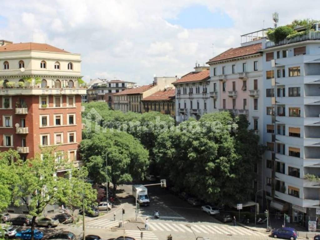 Vendita Appartamento Milano. Trilocale in piazza Maria Adelaide di ...