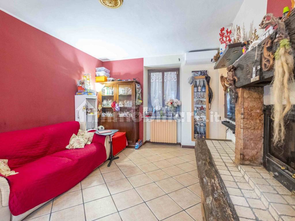 Vendita Terratetto unifamiliare in via Giacomo Matteotti Cameri. Buono ...