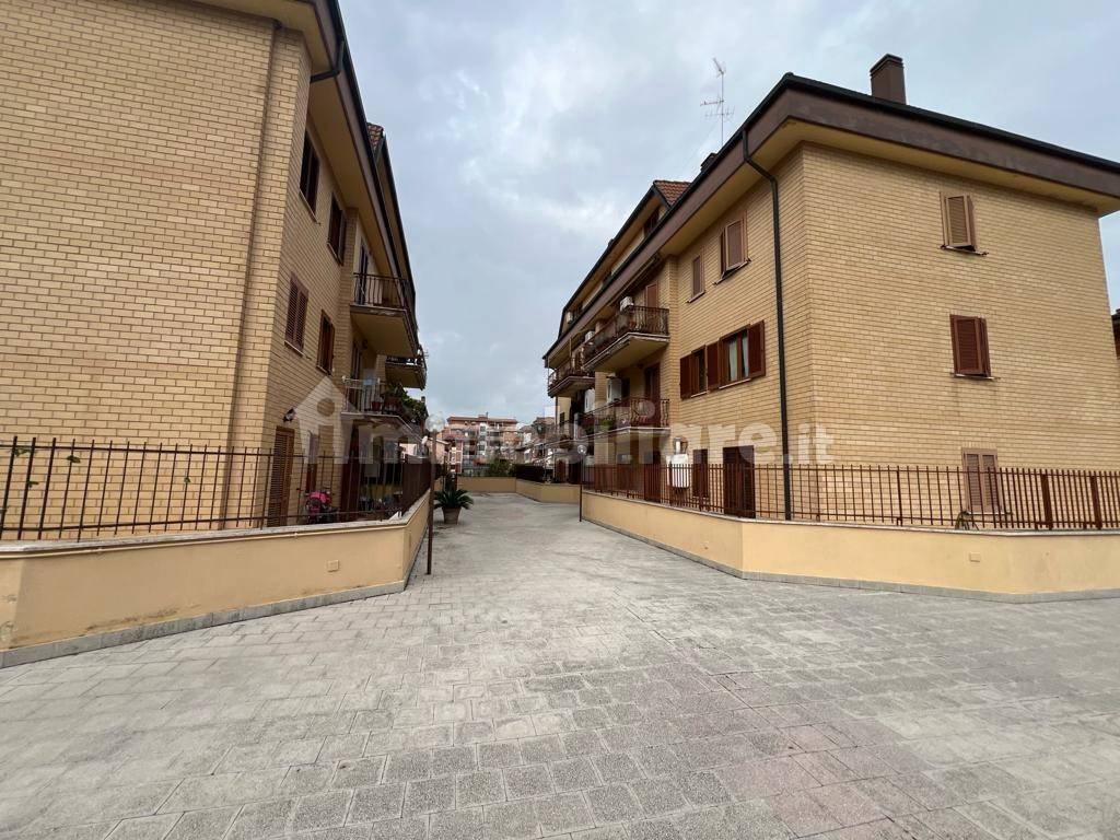 Vendita Appartamento Mentana. Trilocale in via Gaetano Lodi 10. Ottimo ...