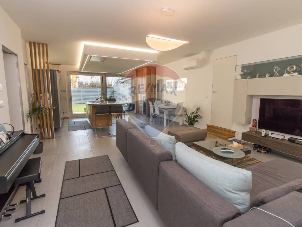 Sale Two-family villa Montesilvano. Excellent condition, parking space ...