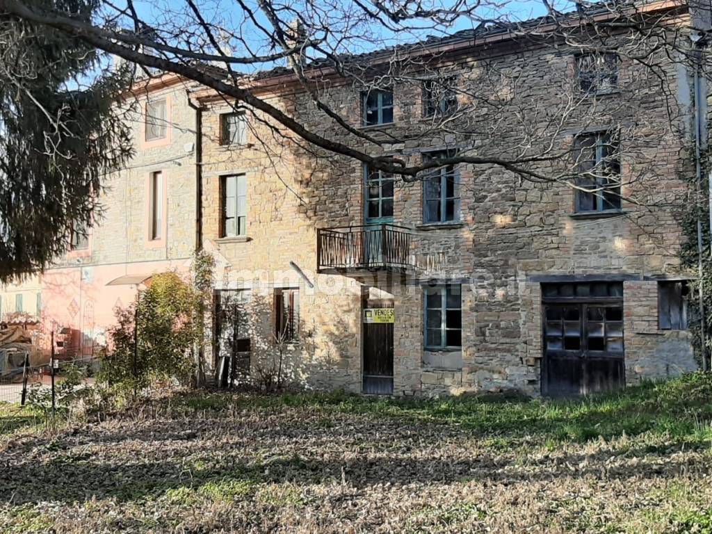 Vendita Rustico in via Roma Pellegrino Parmense. 180 m², rif. 112088365