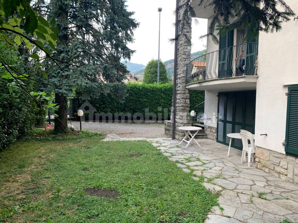 Affitto Villa bifamiliare in via Caravaggio 41 Canzo. Buono stato, con ...