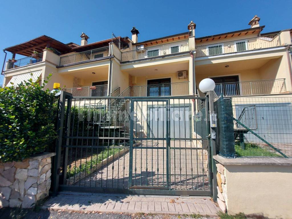 Vendita Villa a schiera in Vocabolo Rio Pertica Forano. Buono stato ...