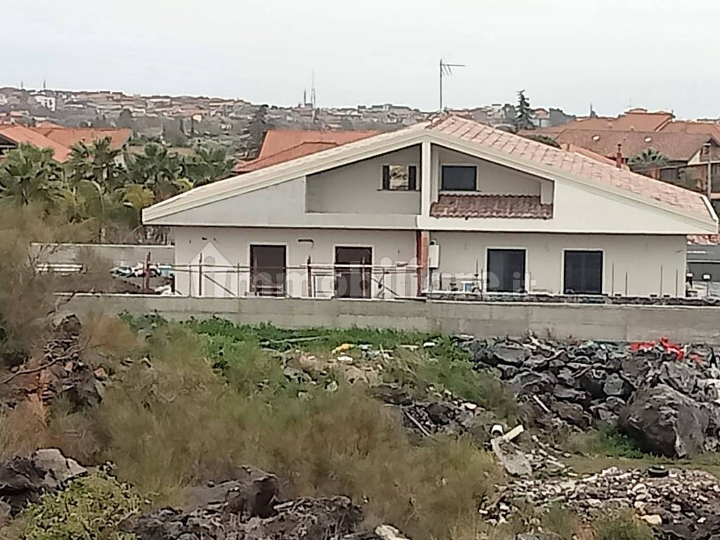 Vendita Villa bifamiliare San Pietro Clarenza. Nuova, con terrazza ...