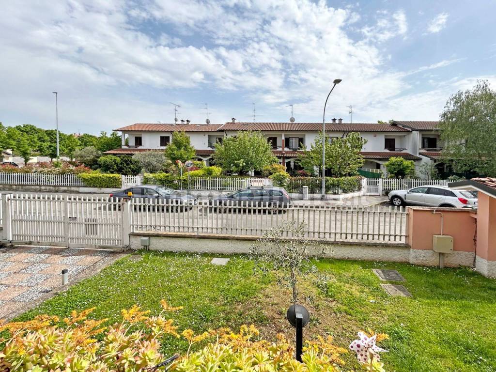 Vendita Appartamento Vermezzo con Zelo. Trilocale in via Giosuè ...