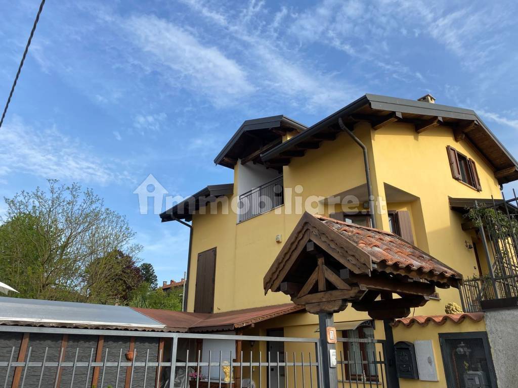 Vendita Villa unifamiliare in via Mora E Gibin San C. Divignano. Buono ...