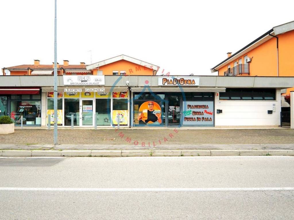Locale commerciale via Cirillo Maliani, Badia Polesine, Rif. 112138431 ...