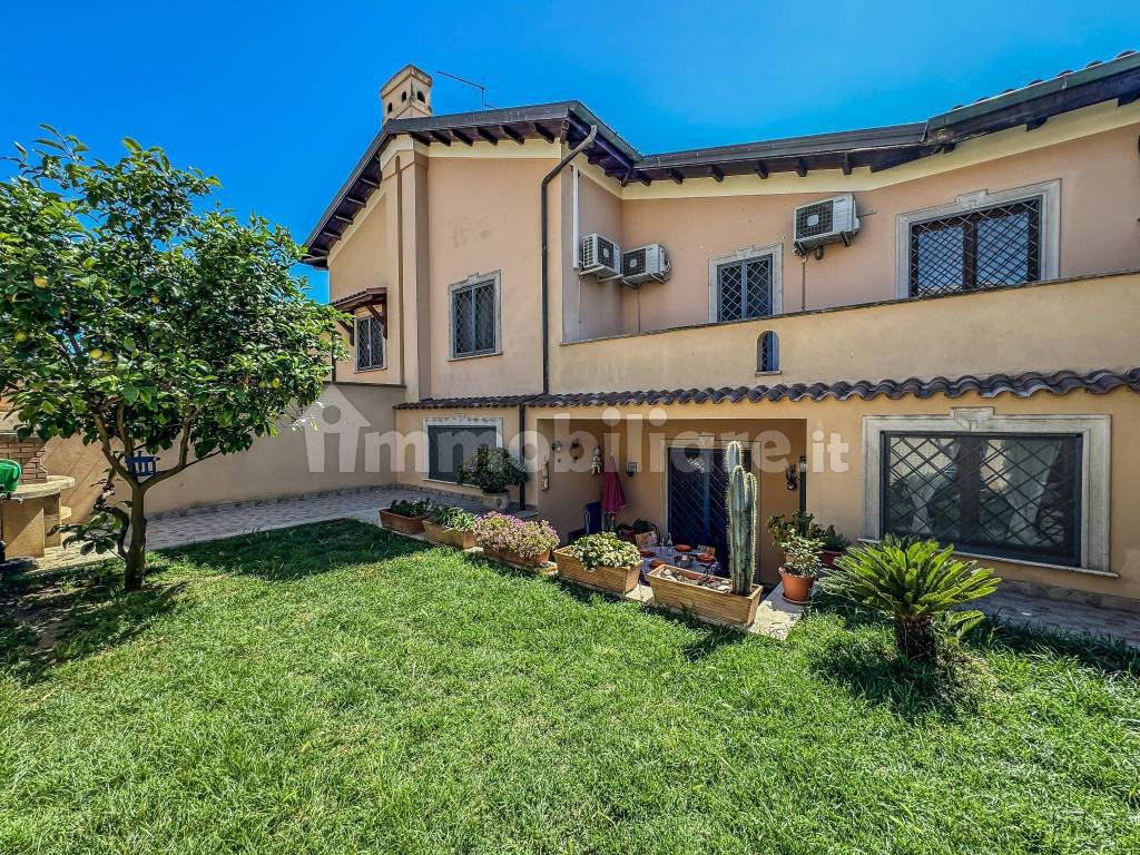 Vendita Villa a schiera in via Ernesto Boezi Roma. Ottimo stato, con ...