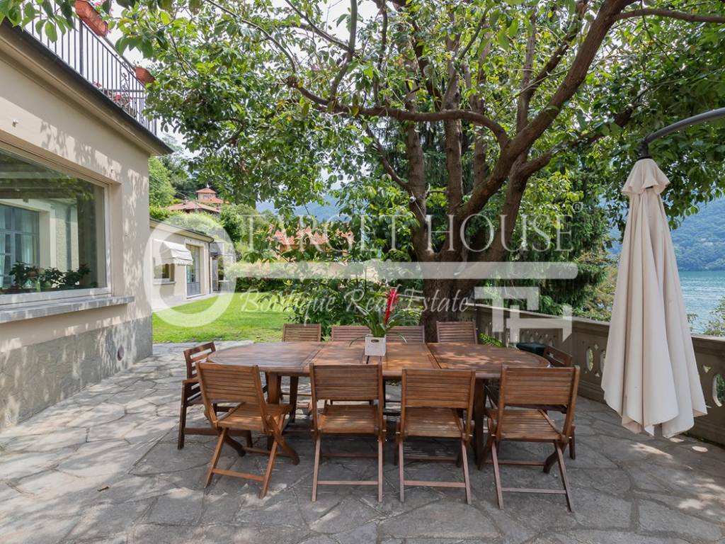 Vendita Villa unifamiliare in via Vecchia Regina Carate Urio. Ottimo ...