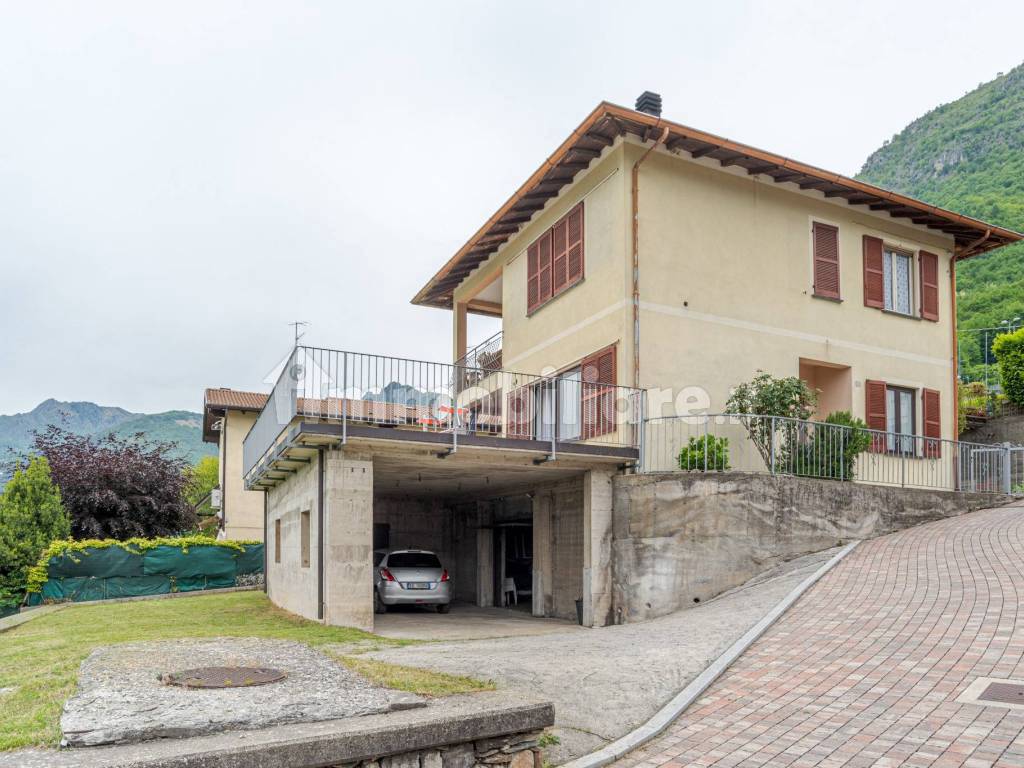 Vendita Villa unifamiliare in via Lucio Maria Travella 34 Carlazzo ...