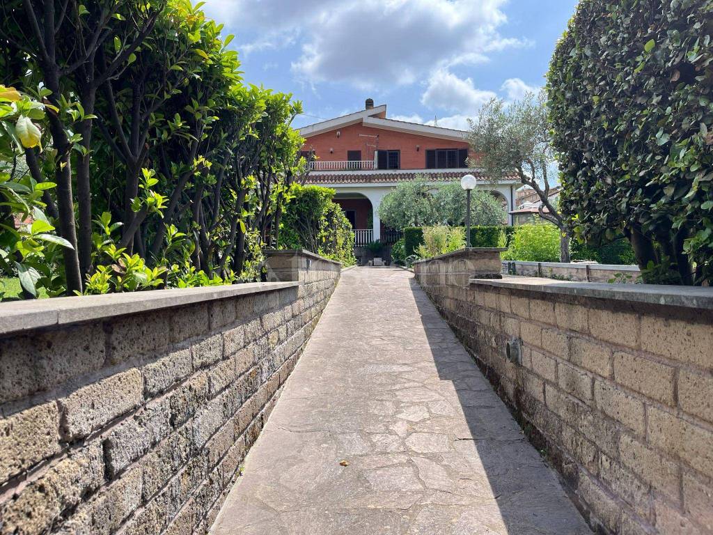 Vendita Villa bifamiliare in via di Castel di Leva Roma. Buono stato ...