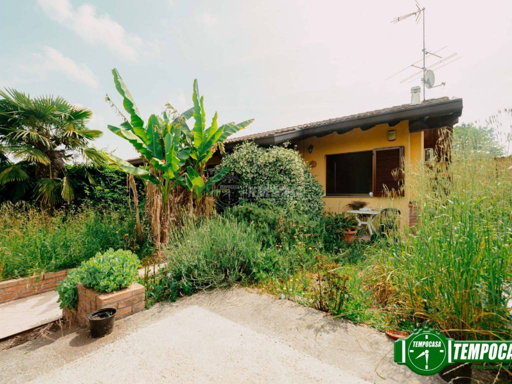 Sale Two-family villa in via Papa Giovanni Paolo II Pizzale. Excellent ...