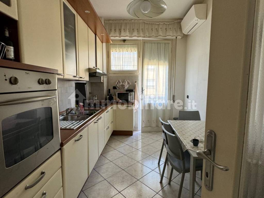 Stanza singola in affitto, affittasi camera singola via Reginaldo ...